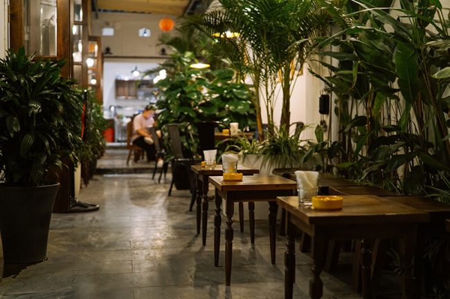 Café Lâm (Hang Bun) - ALONGWALKER