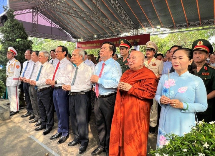 Honoring the renowned architect Huynh Tan Phat in Ho Chi Minh City ...