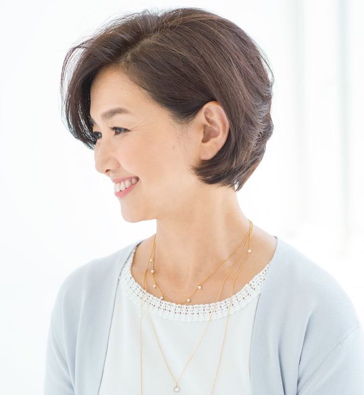 Beautiful Short Curly Hairstyles For Stylish Middle Aged Women 0123