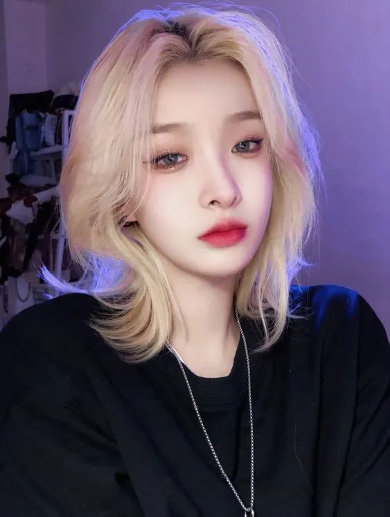 Top trendy and modern short layered mullet hairstyles for women ...