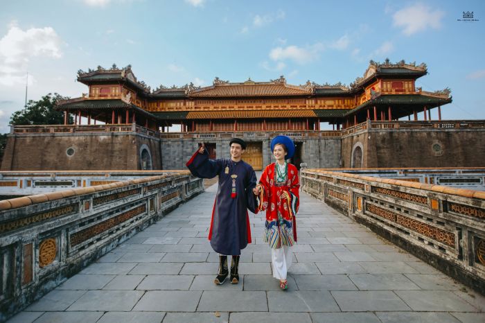 Enthralling array of stunning ancient costume photo spots in Hue bustling with check-ins ...