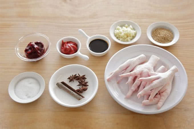 Discover the secret recipe for spicy and flavorful chicken feet stew