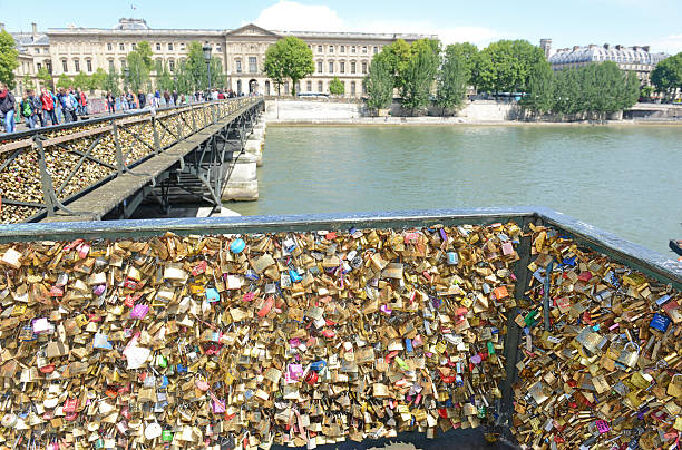 Top 10 Unique Love Landmarks Across the Globe - ALONGWALKER
