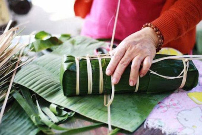 The Simplest, Fastest Way to Wrap Tet Cakes