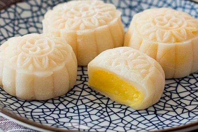 Super easy recipe for sticky rice mooncakes with mung bean filling