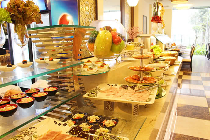 Encountering the 'royal feast' at the Hoàng Gia buffet in Royal City
