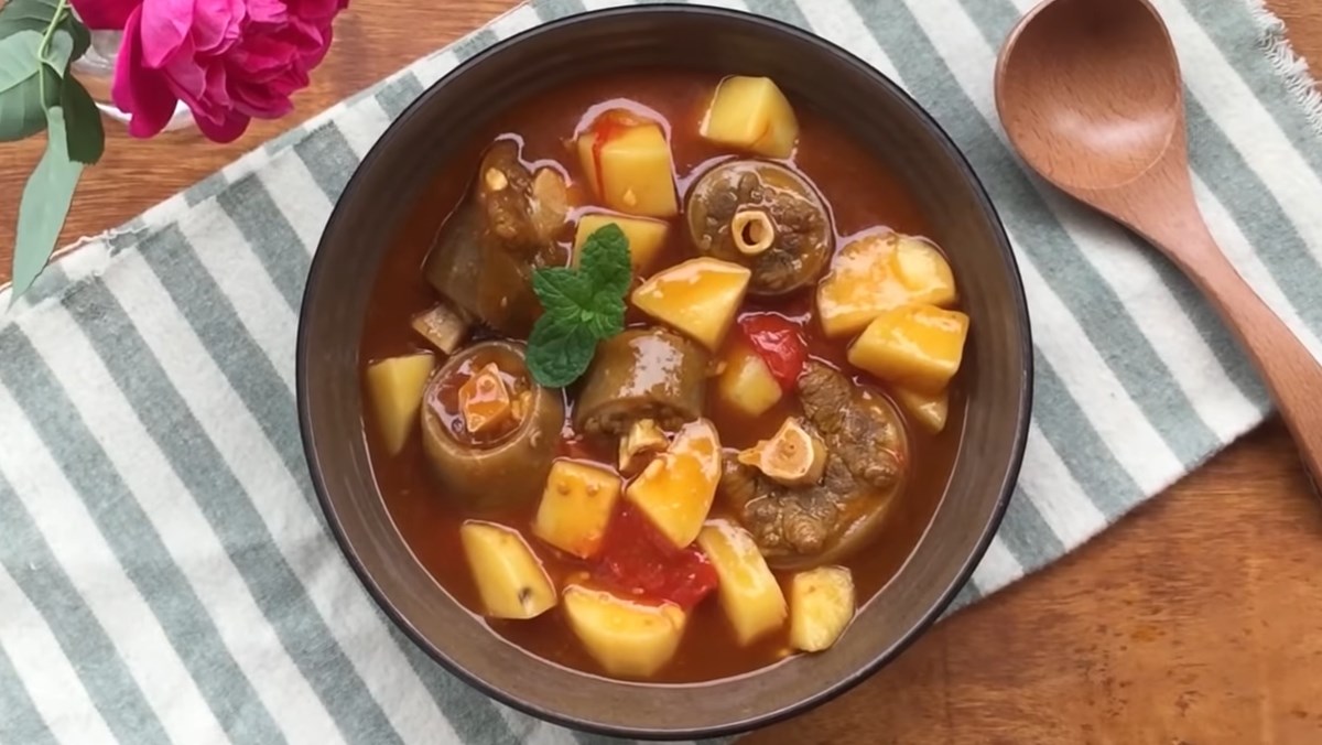 How to Make Flavorful Braised Oxtail with Potatoes - Mytour