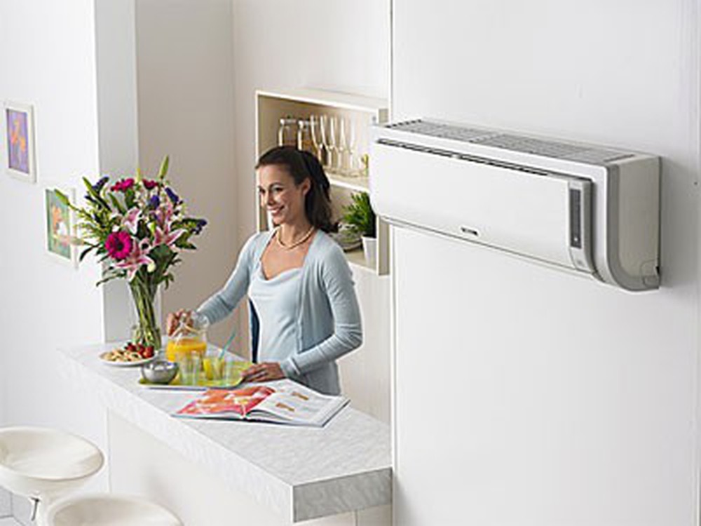 Is it advisable to install an air conditioner in the kitchen?