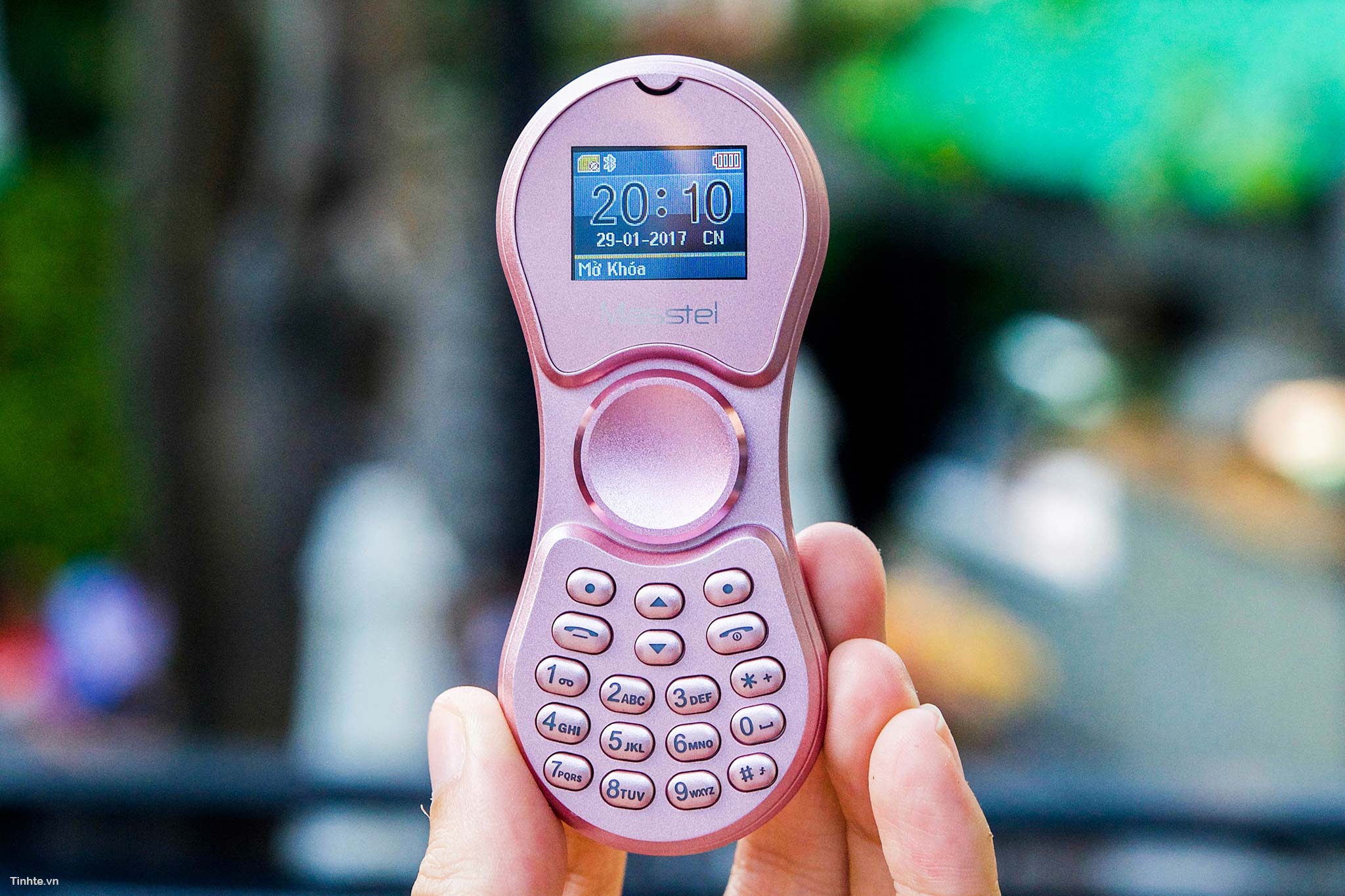 Review of Masstel Spinner: Phone with Spinner feature, Bluetooth ...