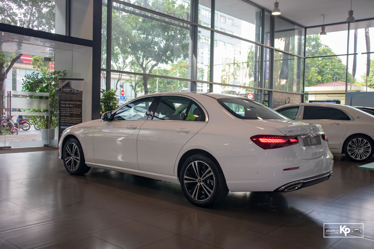 Đánh giá chiếc xe Mercedes-Benz E 180 2021: Luxurious Inside-Out, Same ...
