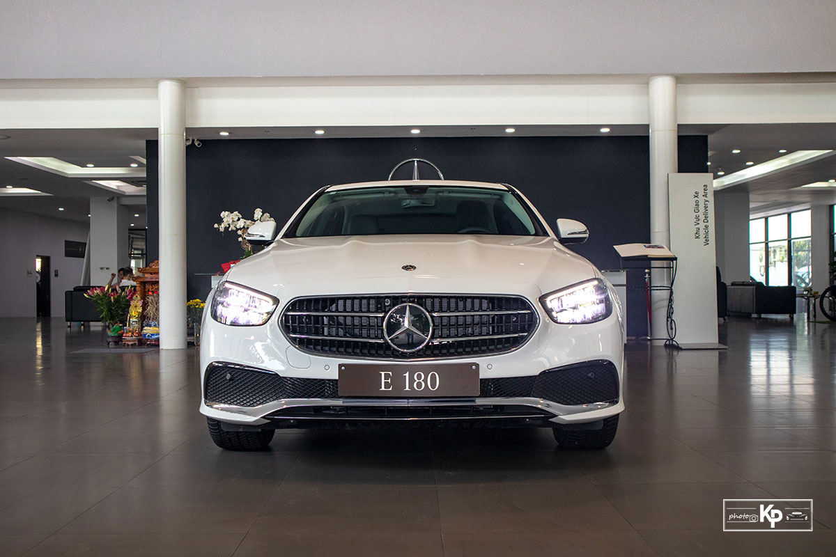 Đánh giá chiếc xe Mercedes-Benz E 180 2021: Luxurious Inside-Out, Same ...