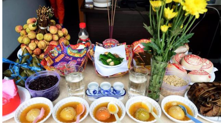 The Most Authentic Three-Region Doan Ngo Tet Altar