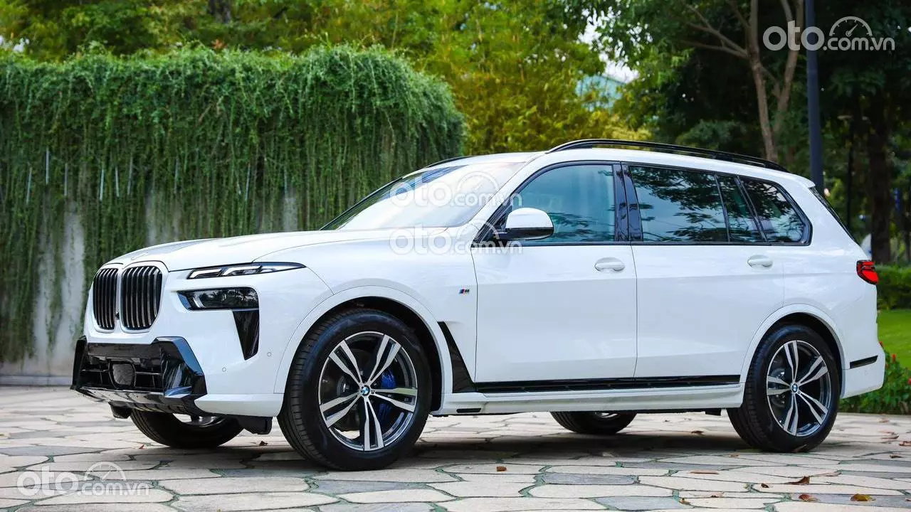 Giá xe BMW X7 mới nhất và giá lăn bánh & ưu đãi (3/2024)