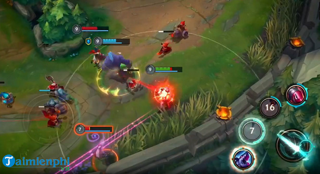 Comparing League of Legends on Mobile and PC