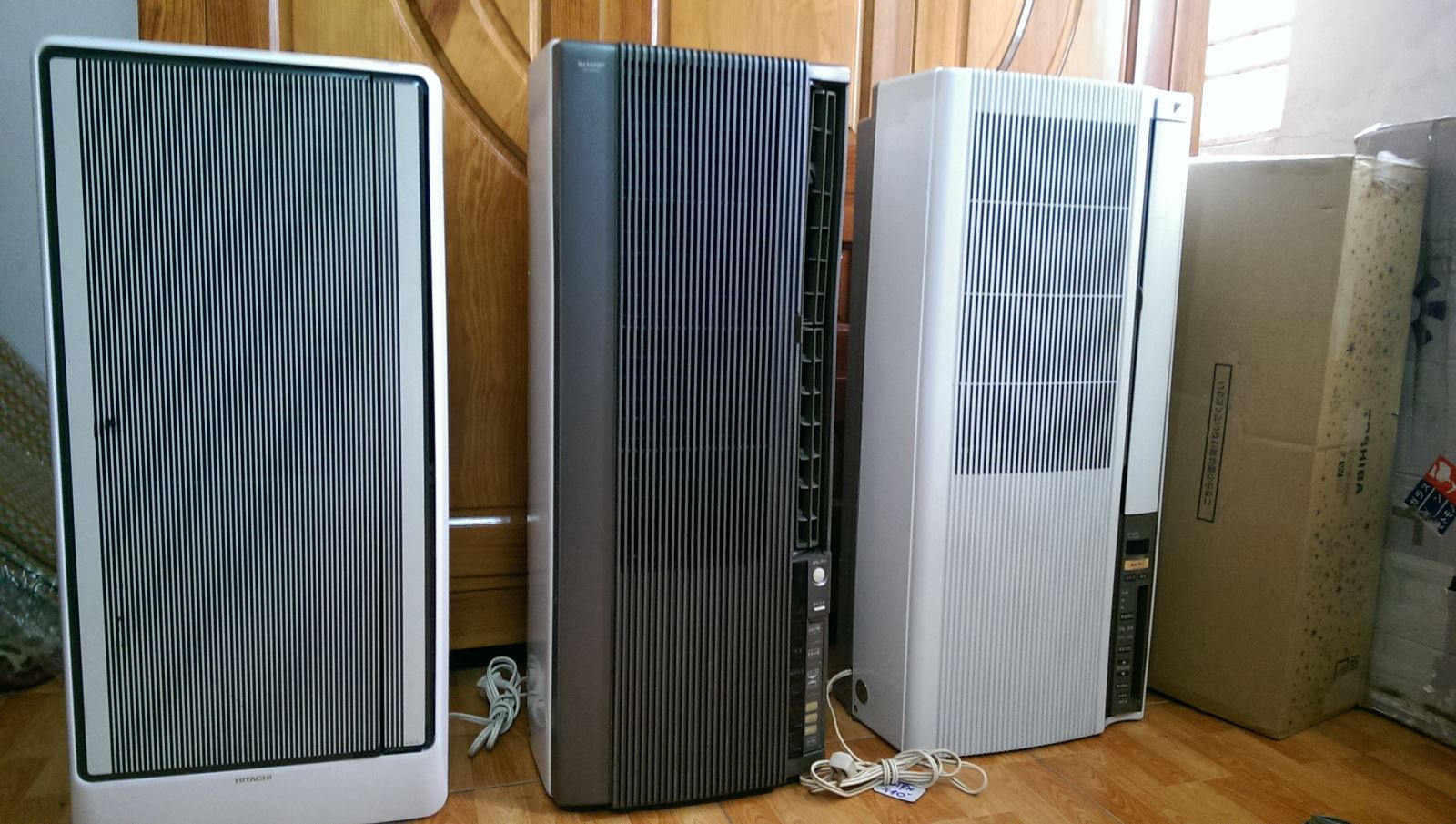 What is a mini air conditioner and what features does it have?