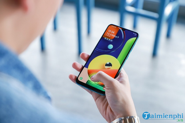 What is Super AMOLED and what are its pros and cons?