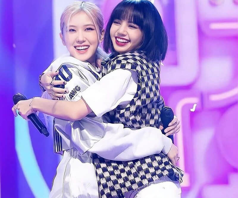 The most adorable and charming snapshots of Lisa and Rosé
