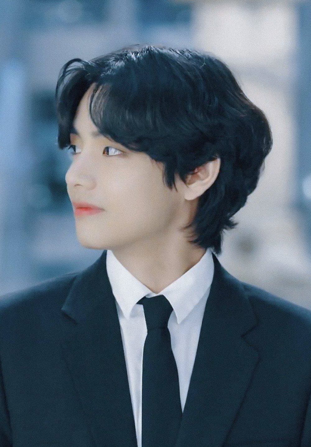 Stylish Photos of Taehyung - Beautiful and Charismatic Tae Hyung Shots