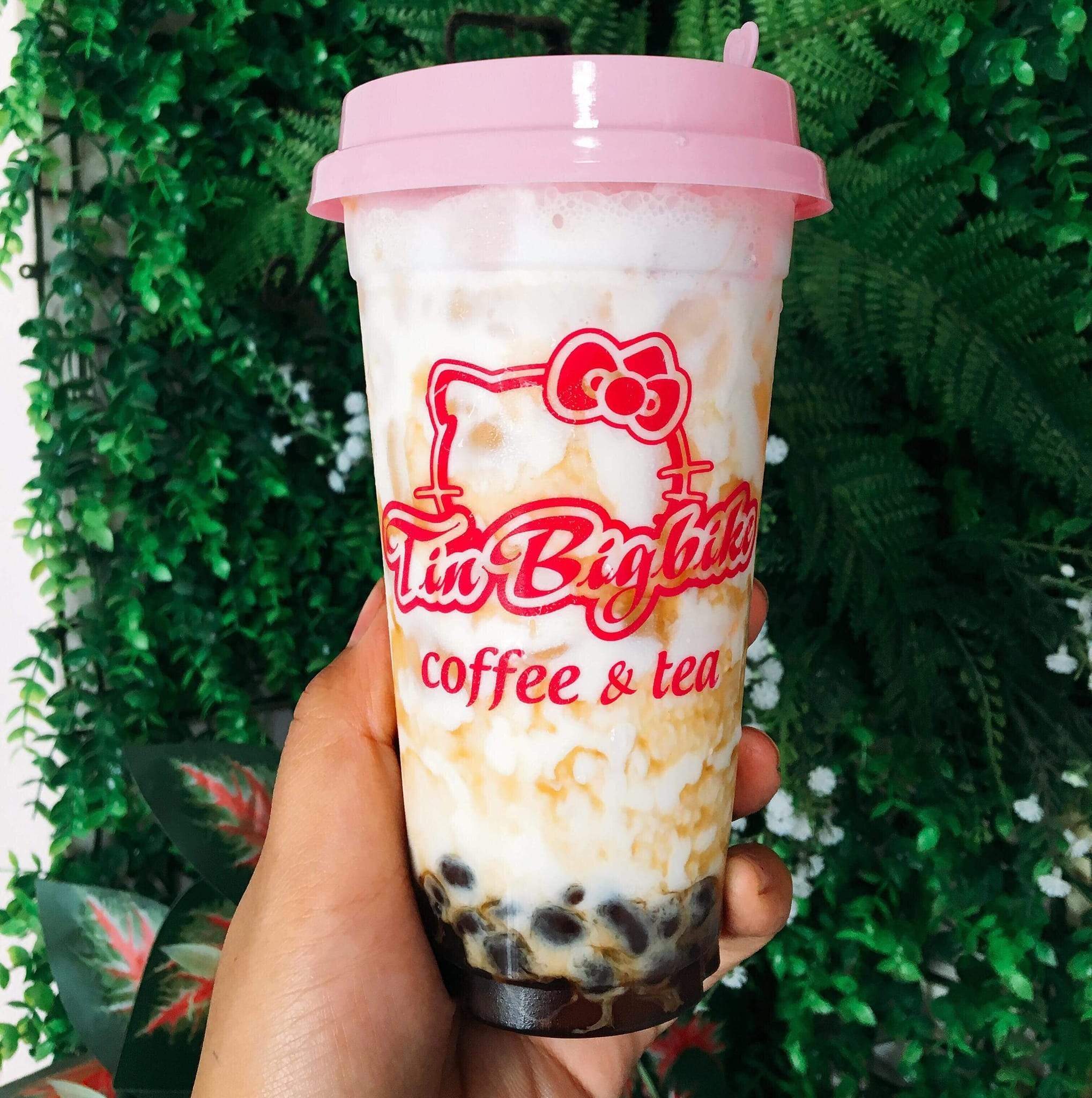 Captivating Self-Captured Bubble Tea Visuals