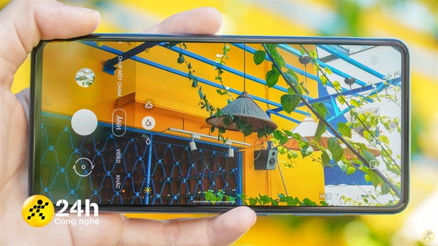 Explore the Galaxy A72 with OIS for enhanced shooting experience