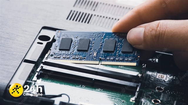 How to accurately check the number of available RAM slots on Windows ...