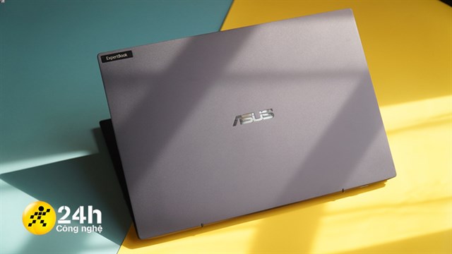 Exploring the ASUS ExpertBook B5 OLED: Compact Design, True-to-Life Display