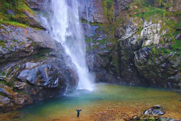 Conquering the majestic Hang Te Cho waterfall, known as one of the four ...