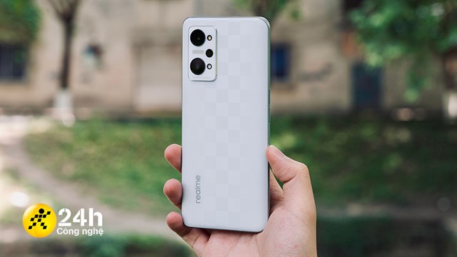 Trên tay Realme Q5 Pro: Giá 6.7 triệu, trang bị Snapdragon 870, sạc nhanh 80 W