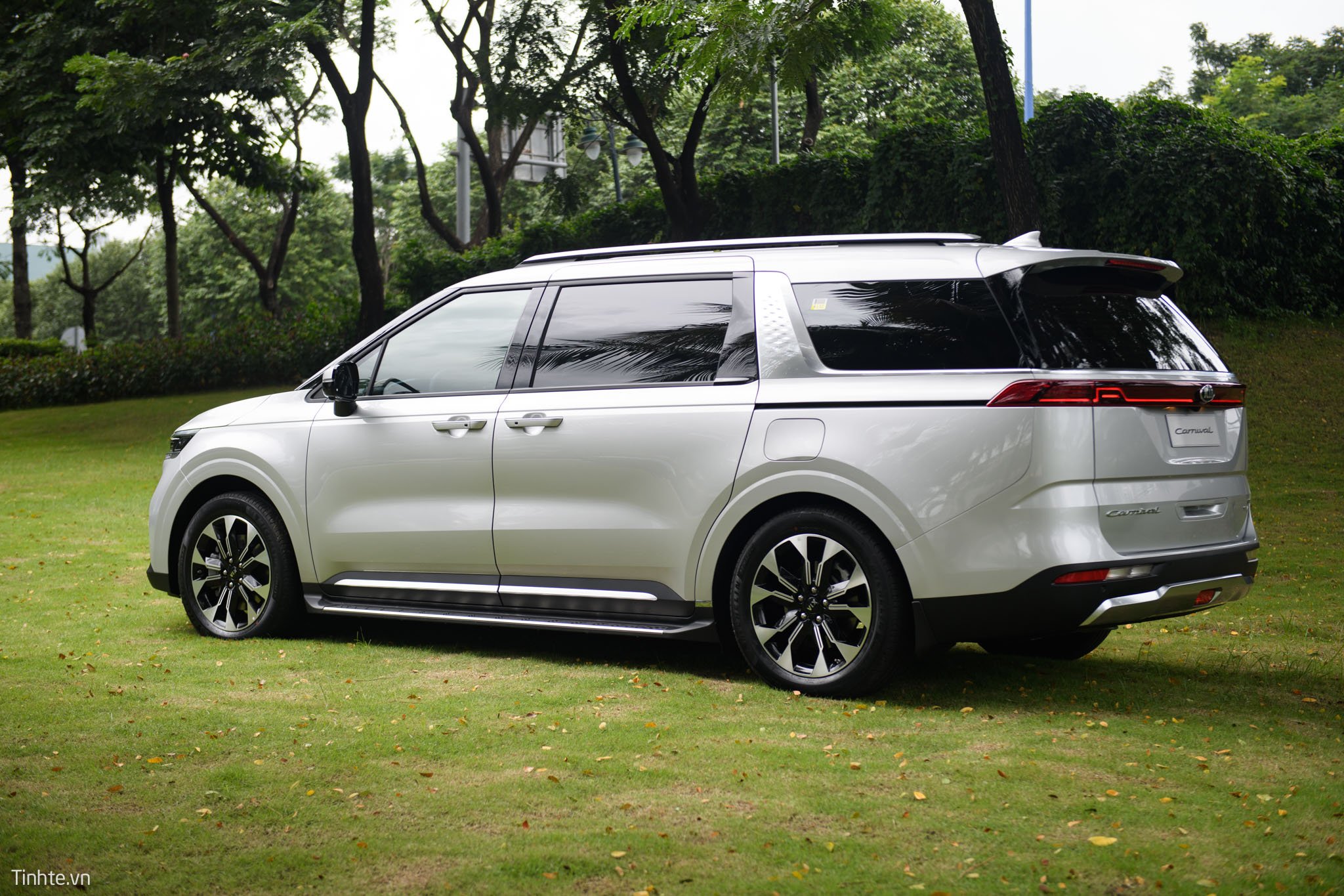 KIA ra mắt Carnival - dòng xe đô thị mới, giá khởi điểm từ 1,199 tỷ đồng