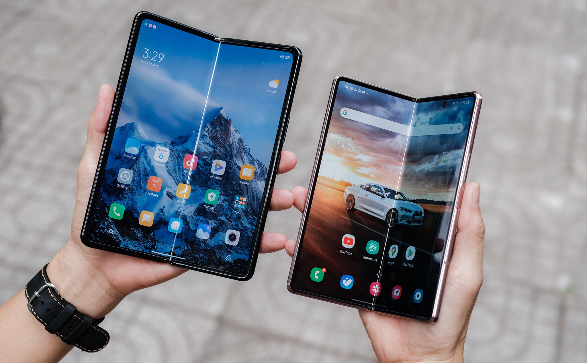 So sánh Xiaomi Mi Mix Fold và Galaxy Z Fold 2