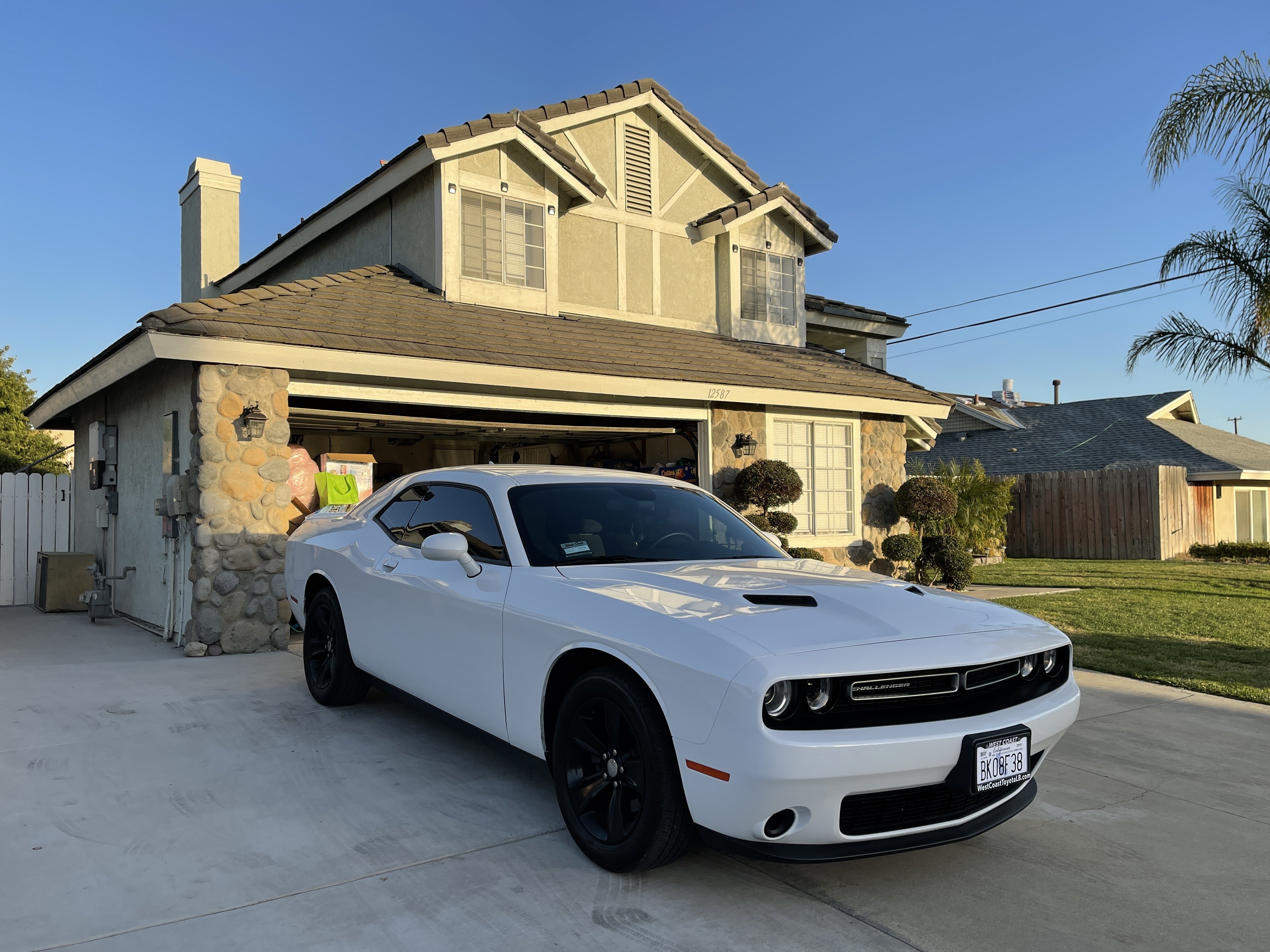 Đánh giá chiếc xe mạnh mẽ của Mỹ: Dodge Challenger | Tác giả: Rock and Road