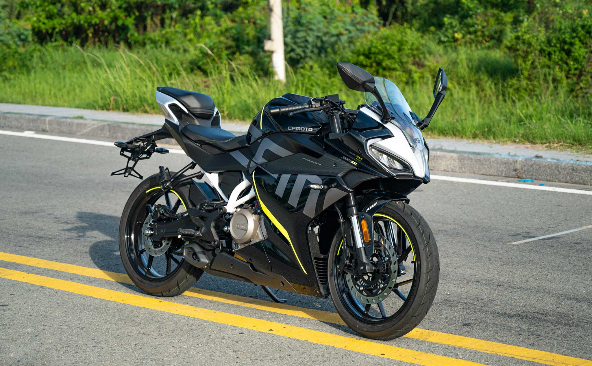 Đánh giá CF 300SR: Đối thủ mới trong dòng xe sportbike 300cc, giá 115 ...