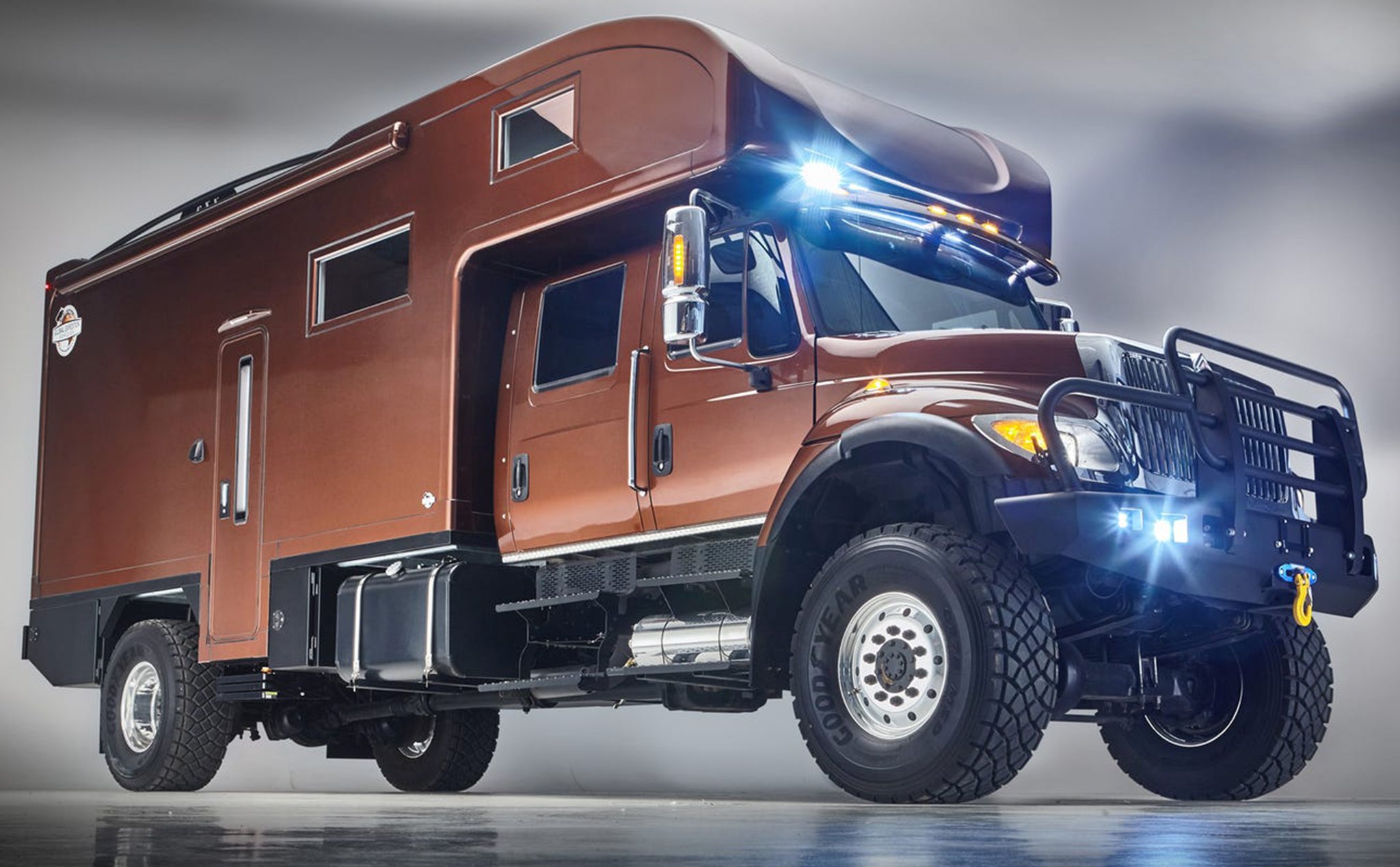 UXV-MAX RV: Biệt thự di động trị giá hơn 15 tỷ đồng với đầy đủ tiện ...