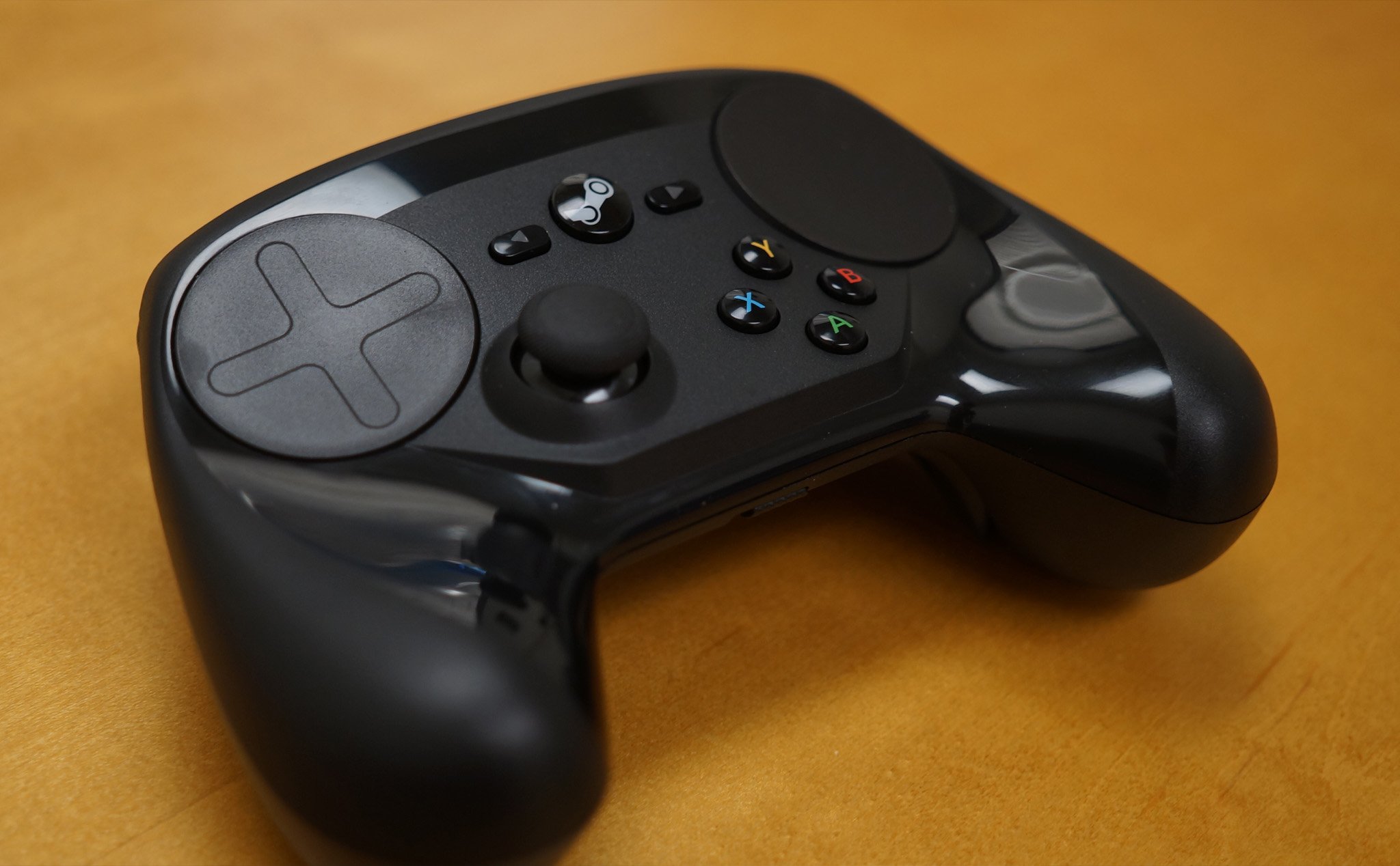 Sau khi giảm giá chỉ còn 5 đô la Mỹ, chiếc tay cầm Steam Controller đã ...