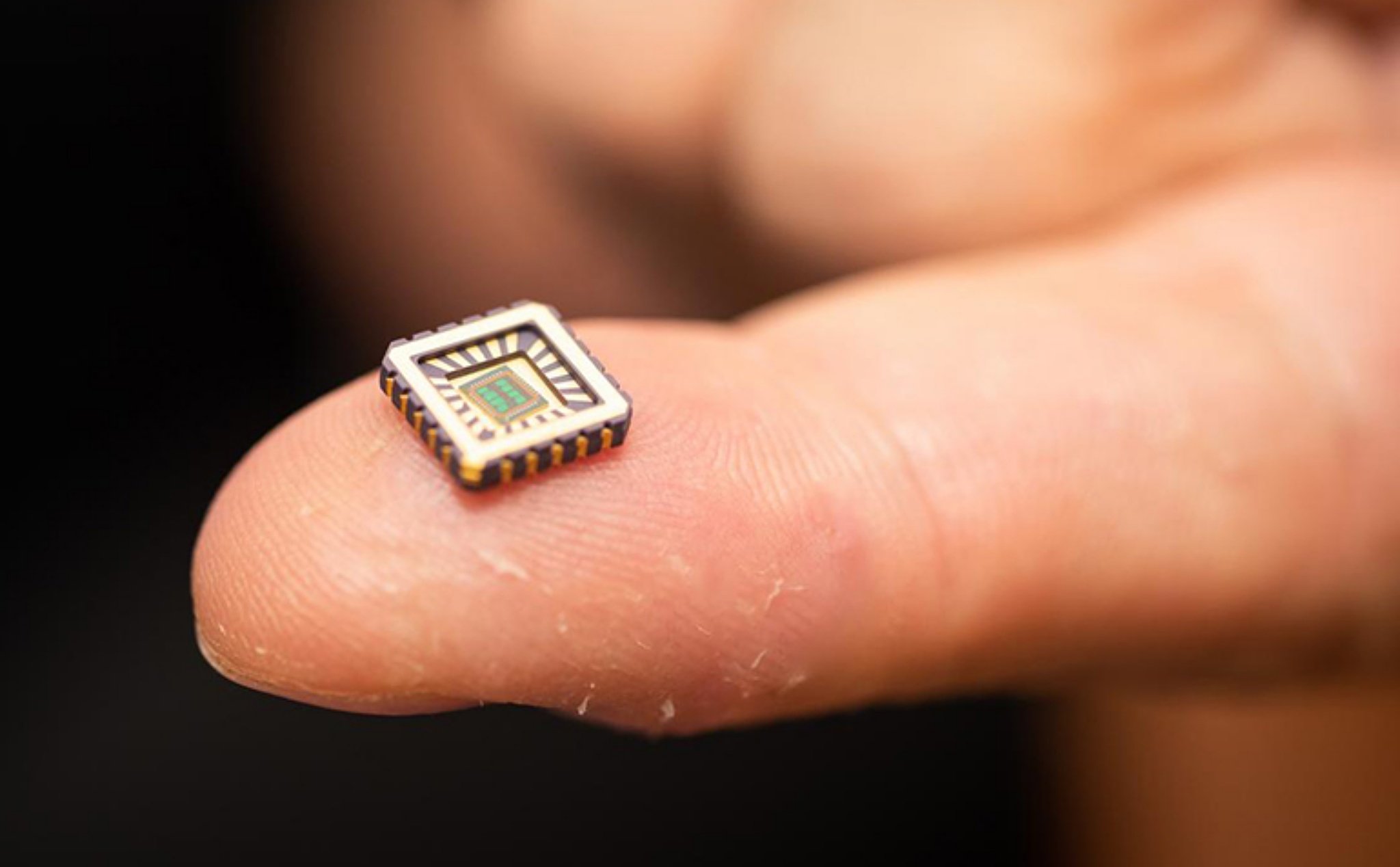 Chip silicon đầu tiên trên thế giới có khả năng mô phỏng neuron nhân tạo