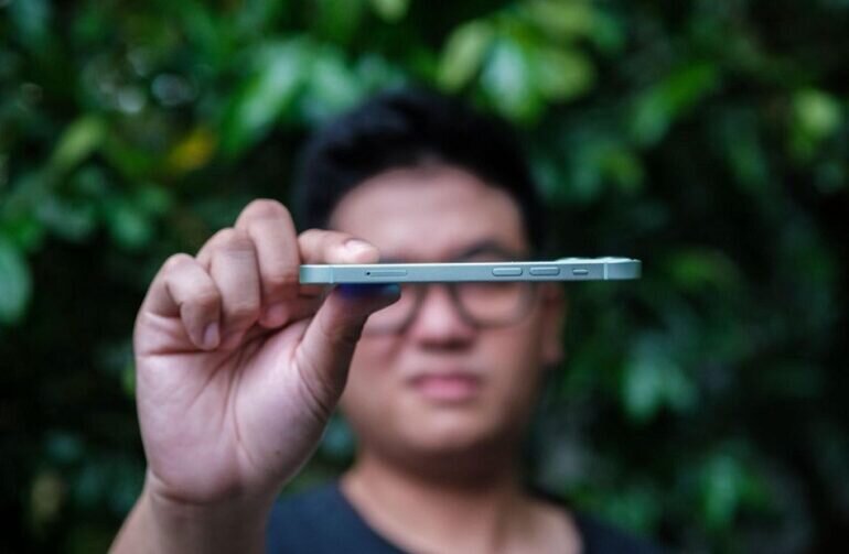 Khám phá tính năng đặc biệt của iPhone 12 mini với mấy khe SIM? Nên mua ...