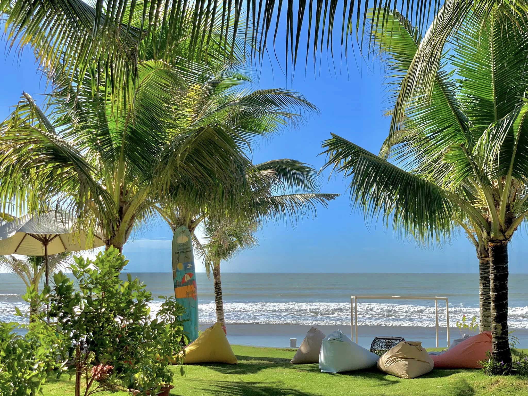 Thả mình vào bức tranh tuyệt đẹp của bãi biển Hòn Rơm, Mũi Né