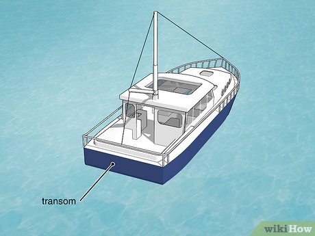 Transom trên thuyền là gì? Định nghĩa, mục đích và cách chăm sóc