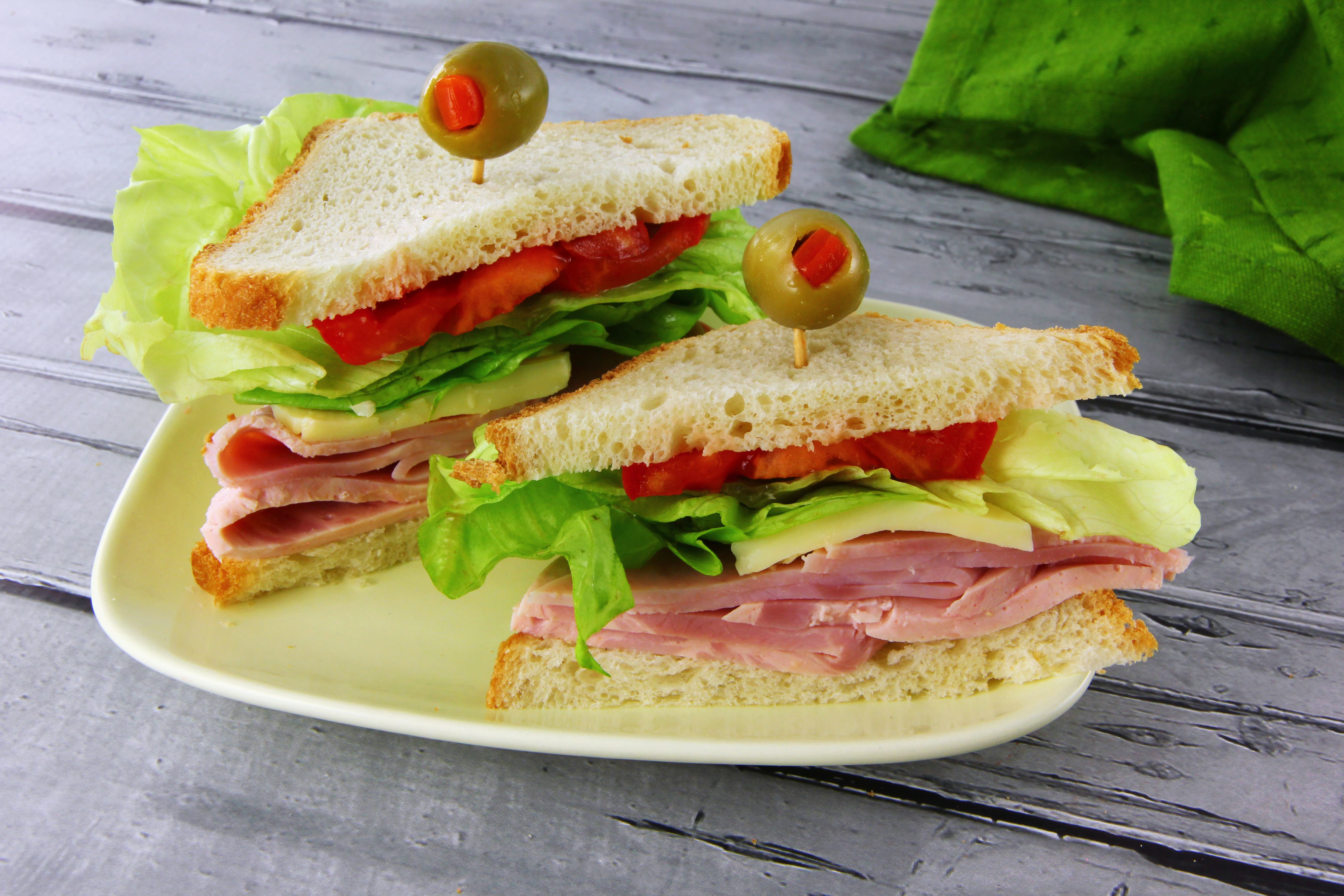How to Create a Sandvich Inspired by Team Fortress 2: 10 Simple Steps