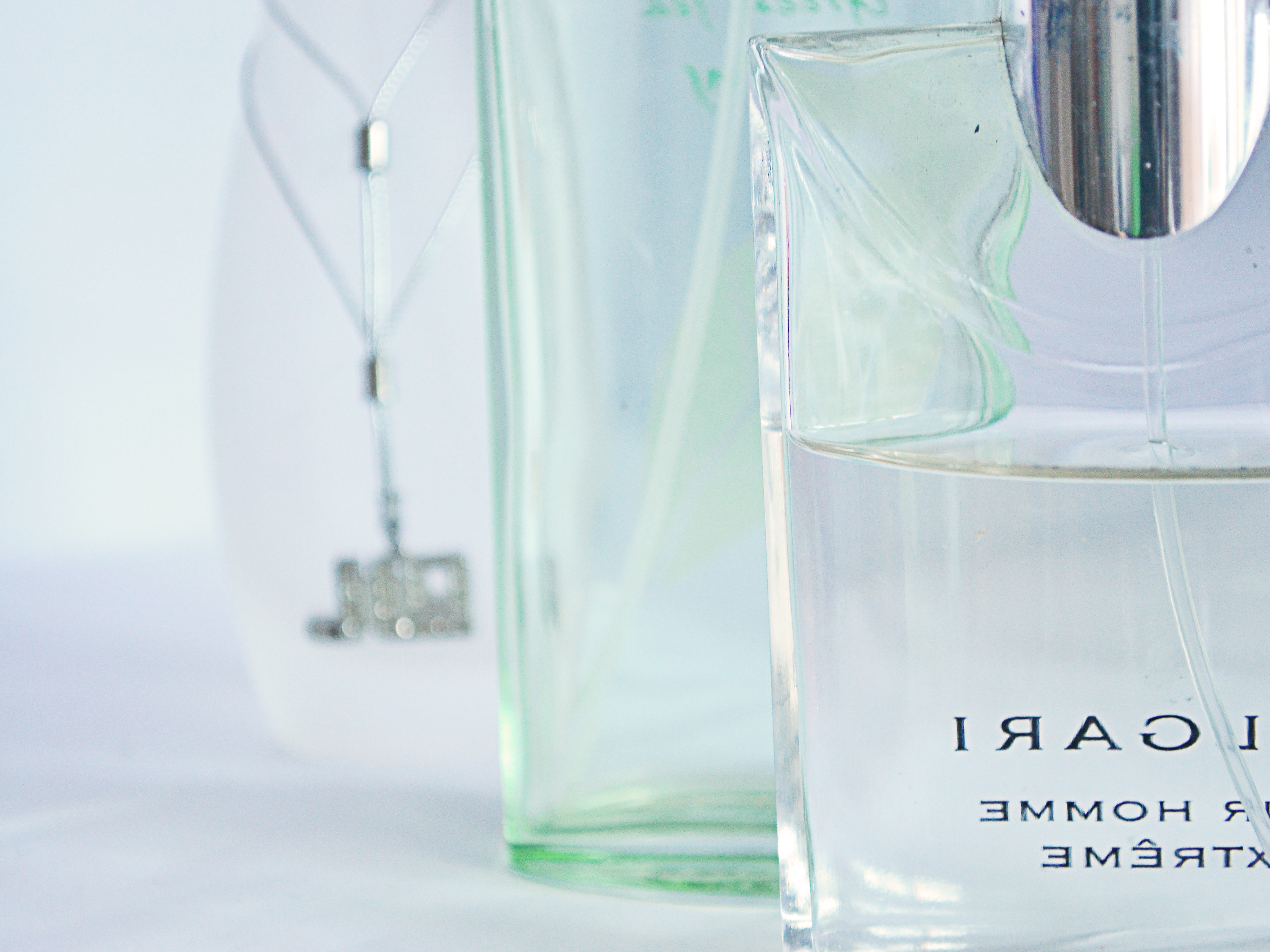 How to Properly Test Perfumes: 9 Simple Steps (Illustrated) - Mytour