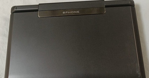 Bphone gập từ Trung Quốc khiến người ta kinh ngạc: Nhiều tính năng mà ...
