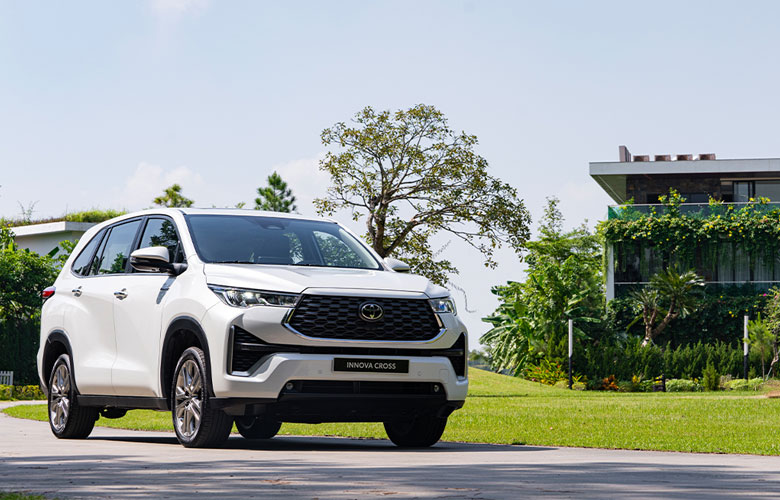 Bảng giá Toyota Innova Cross 2023 tháng 04/2024 tại Việt Nam