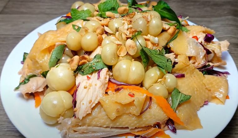 Cách làm món gỏi gà dâu da chua ngọt đang hot trên Tiktok