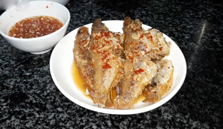 Bí quyết làm món cá phèn chiên mắm tỏi ớt cay thơm, đậm đà