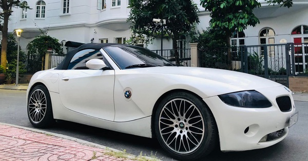 Sau gần 20 năm, chiếc BMW Z4 vẫn như mới 'lăn bánh' được đưa ra thị trường với giá 650 triệu