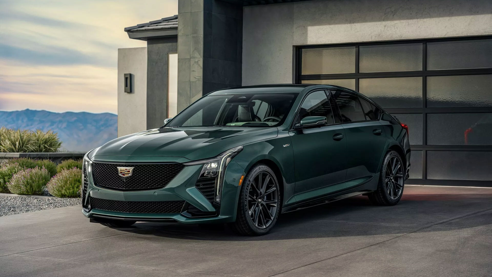 Cadillac CT5-V 2025 ra mắt với diện mạo mới và màn hình kích thước 33 inch