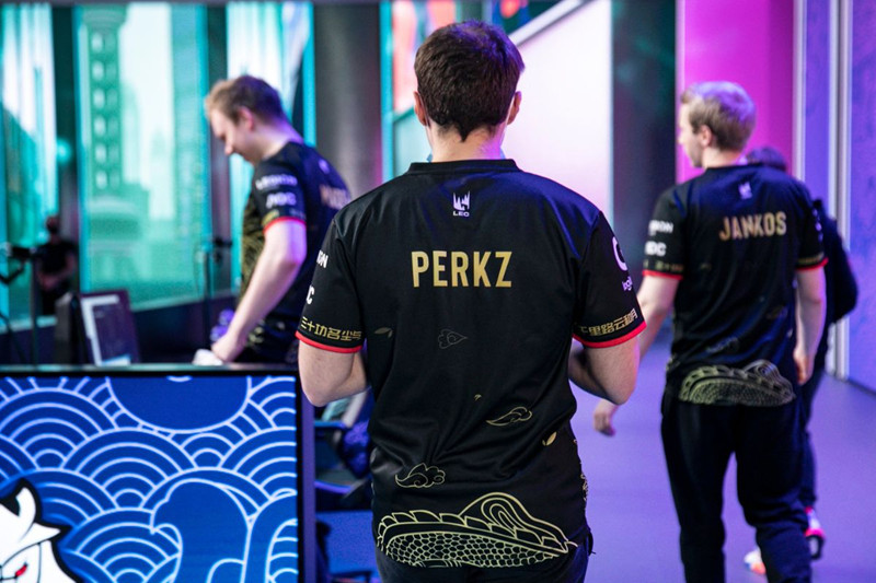 Đội Heretics quyết định đặt Perkz vào ghế dự bị trước khi mùa Xuân LEC 2024 bắt đầu.
