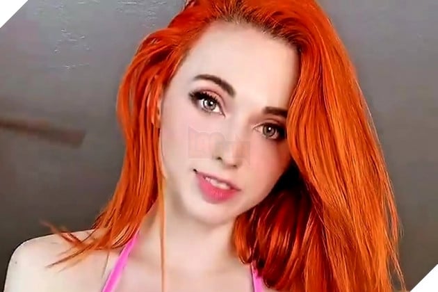 Amouranth đang xem xét bán nước tăng lực mùi... nước tắm
