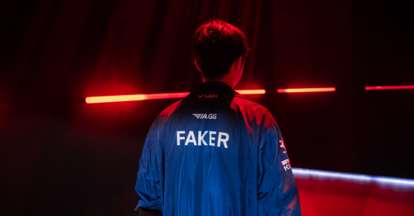 Chỉ một hành động nhỏ của Faker, fan T1 nhận ra điều tồi tệ nhất sau chiến thắng trước G2 đã xảy ra