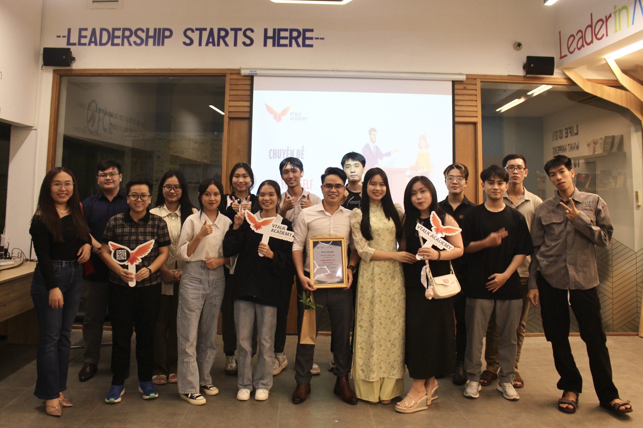 [BTTT] [HCM] [Tóm tắt] Học Viện Kỹ Năng VTALK Tổ Chức Buổi Hội Thảo: Bí ...